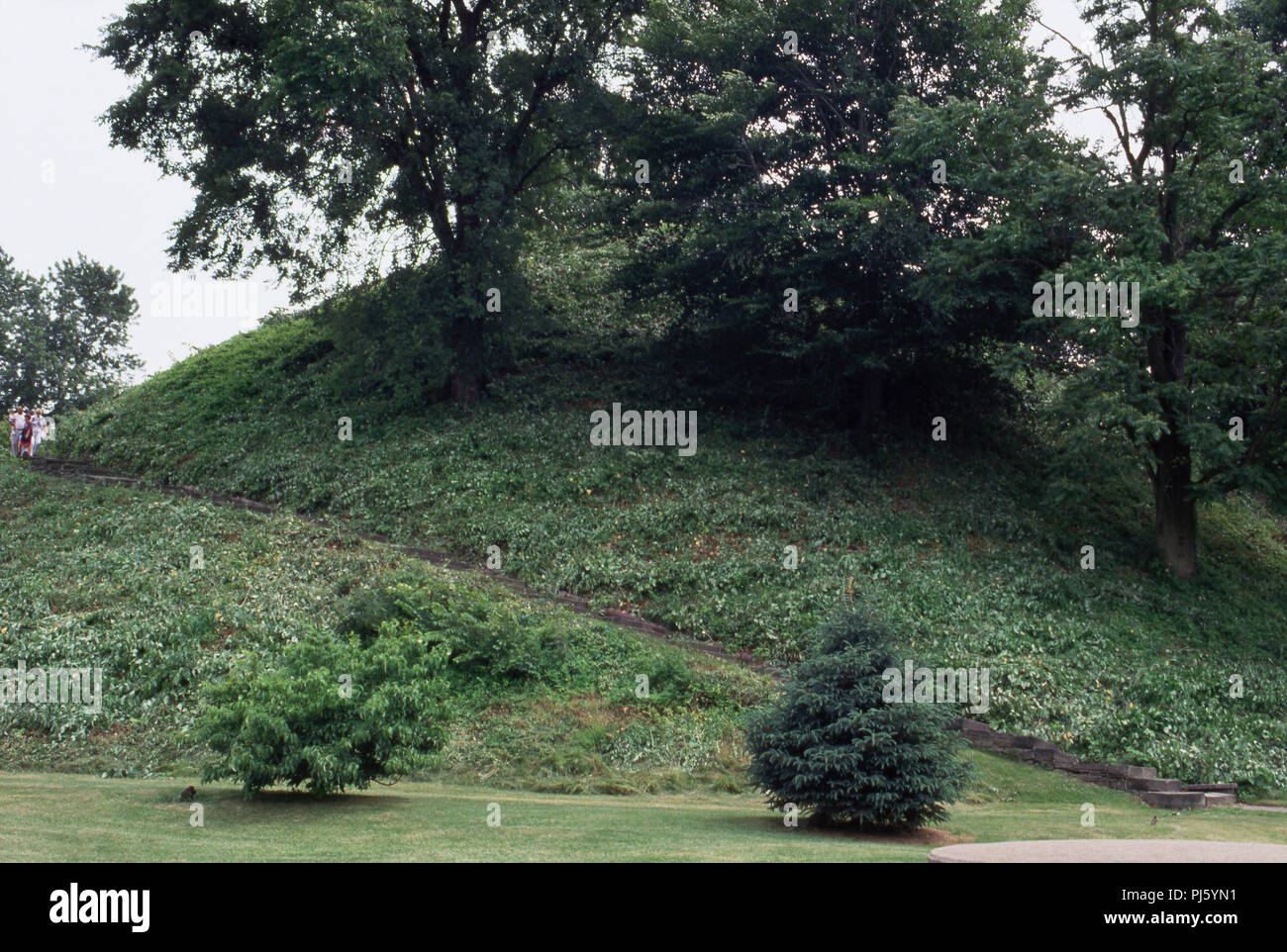Native american burial mound hi-res stock photography and images - Alamy