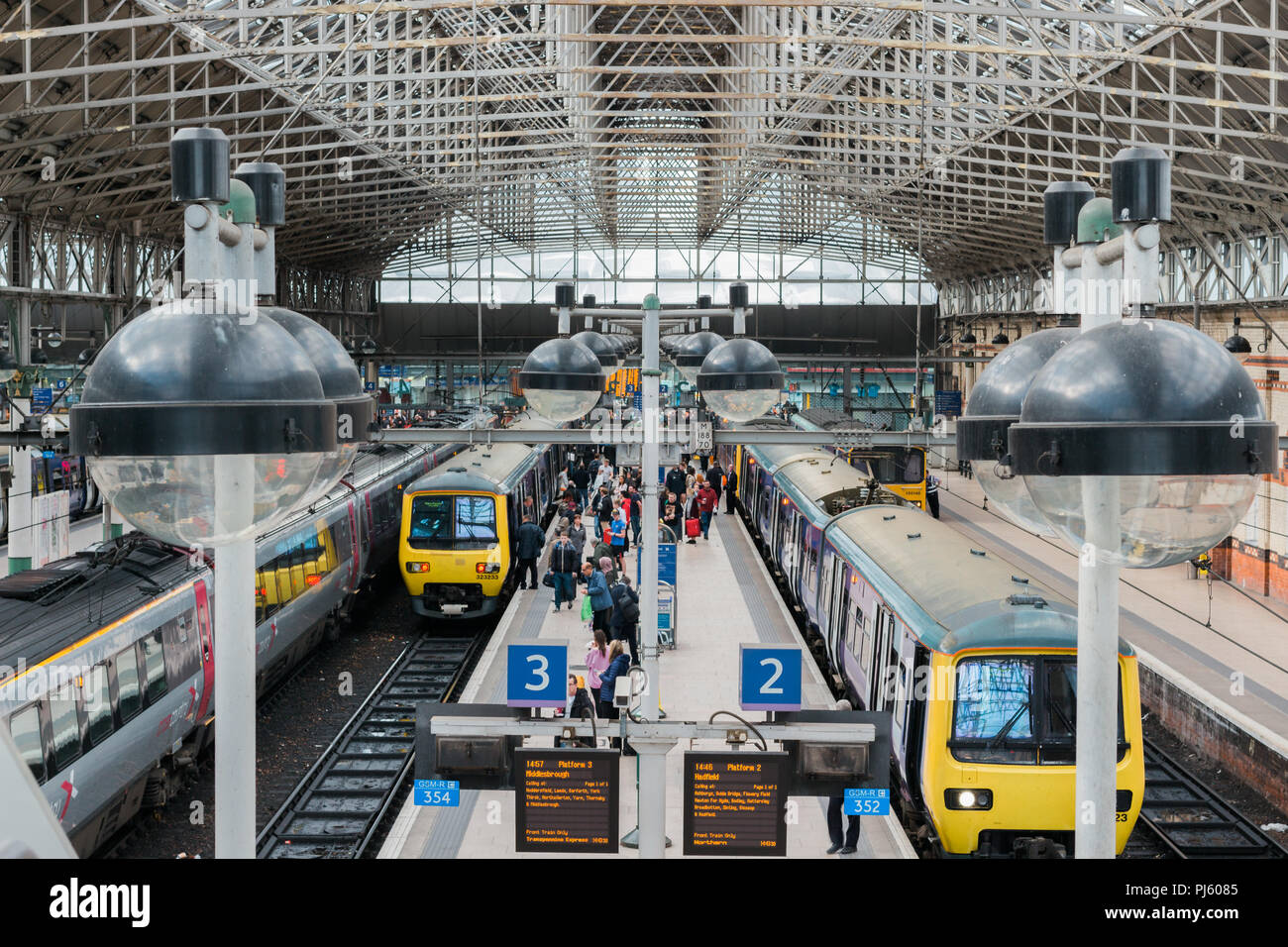 Manchester piccadilly station hi-res stock photography and images - Alamy