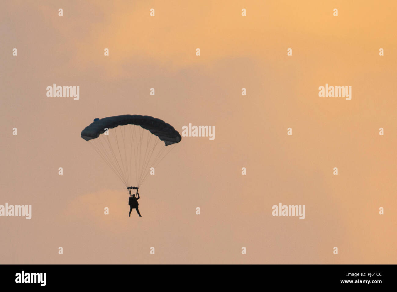 Deploying parachutes hi-res stock photography and images - Alamy