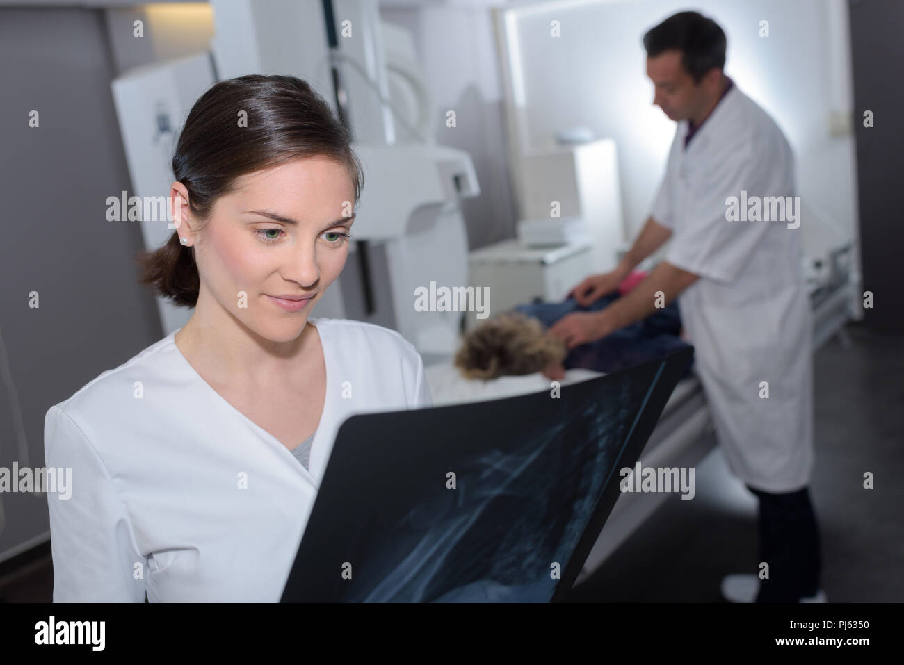 emale doctor looking at patients x-ray Stock Photo - Alamy