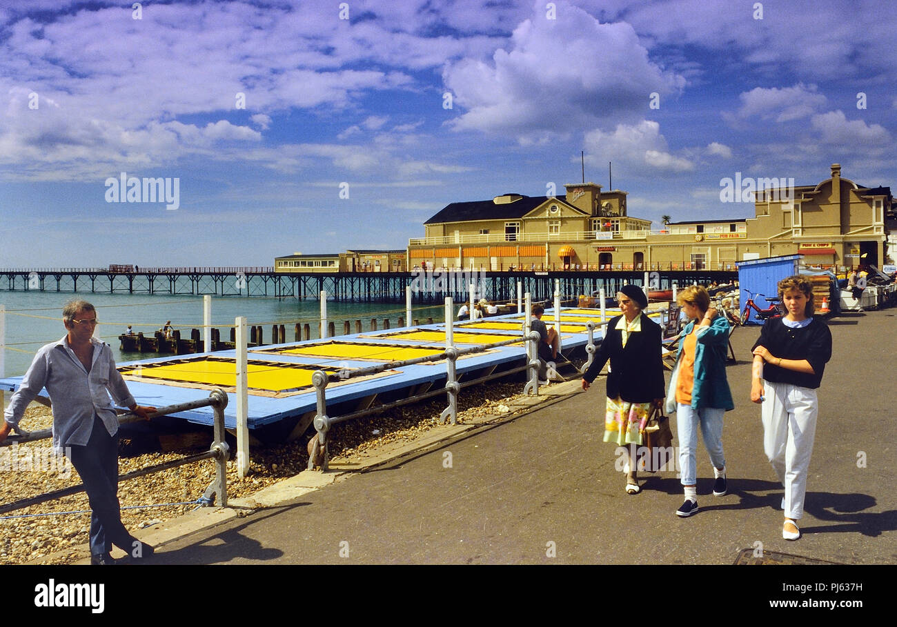 Bognor regis beach holiday hi-res stock photography and images - Alamy