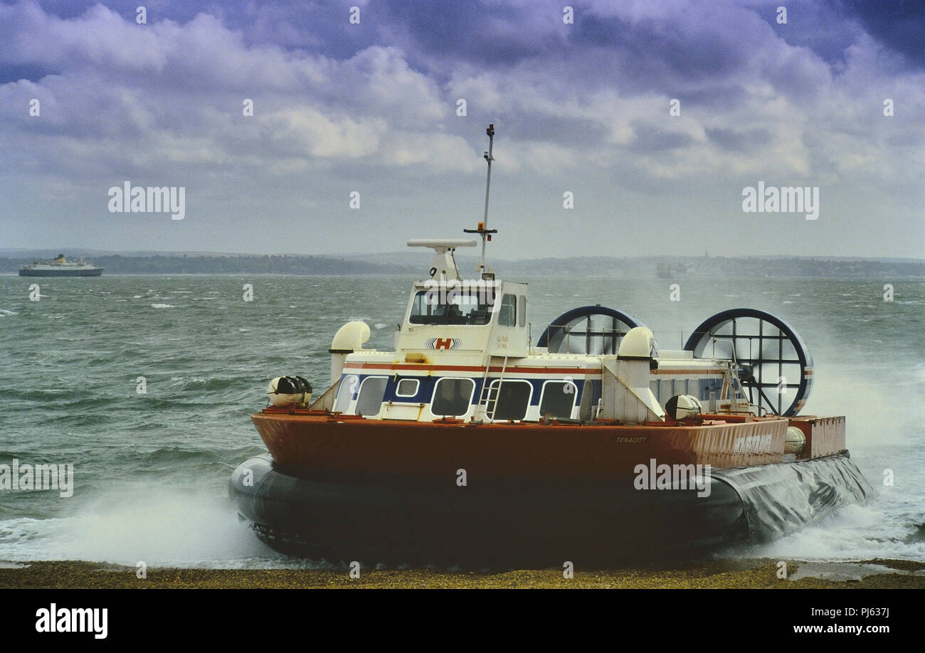 Ap1 88 80 series hovercraft hi-res stock photography and images - Alamy