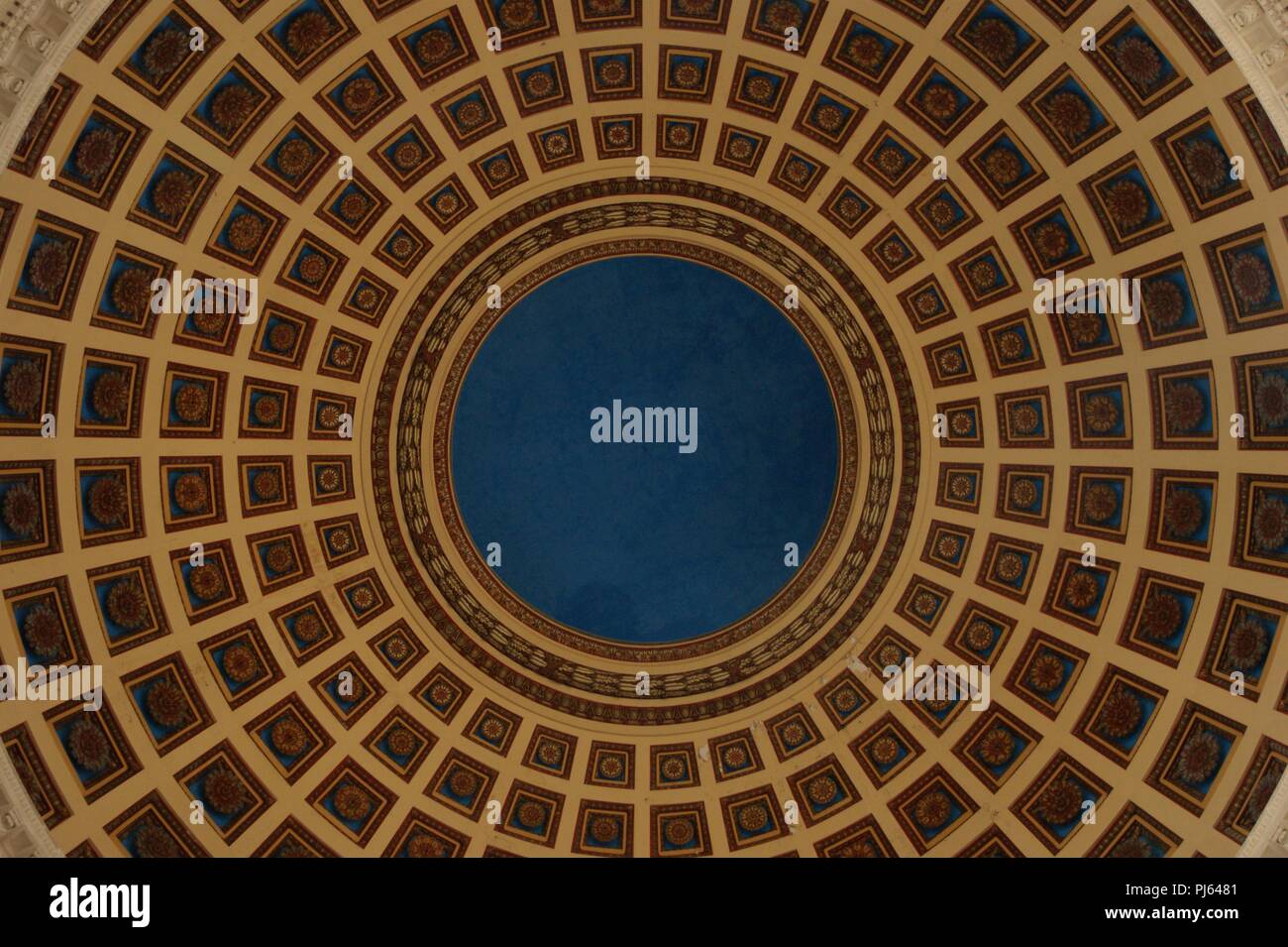 Circular dome hi-res stock photography and images - Alamy
