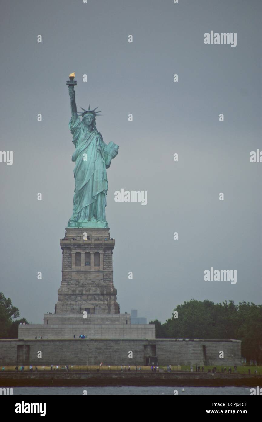 Sad lady liberty hi-res stock photography and images - Alamy