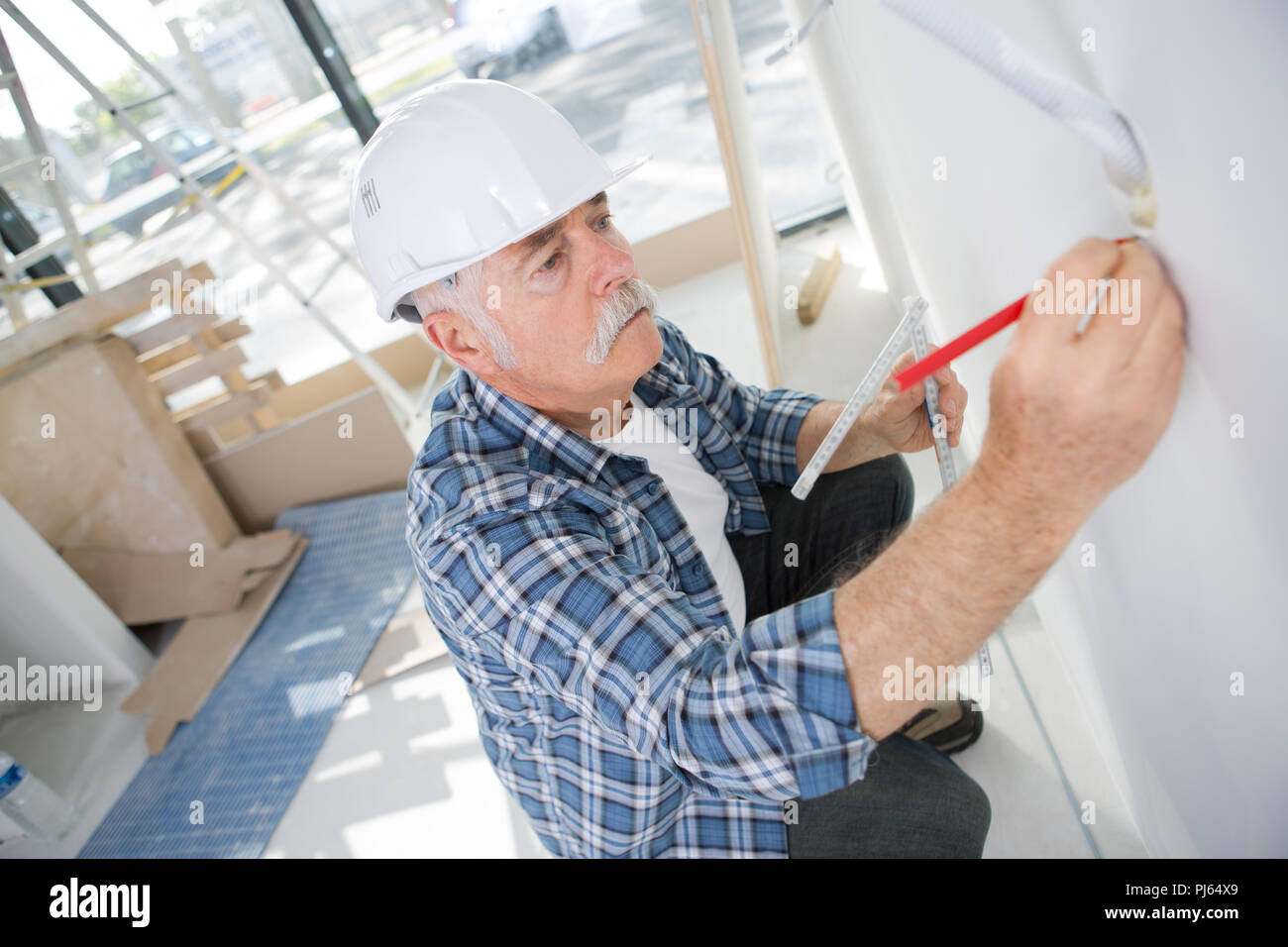 Portrait engineer construction worker writing hi-res stock photography ...