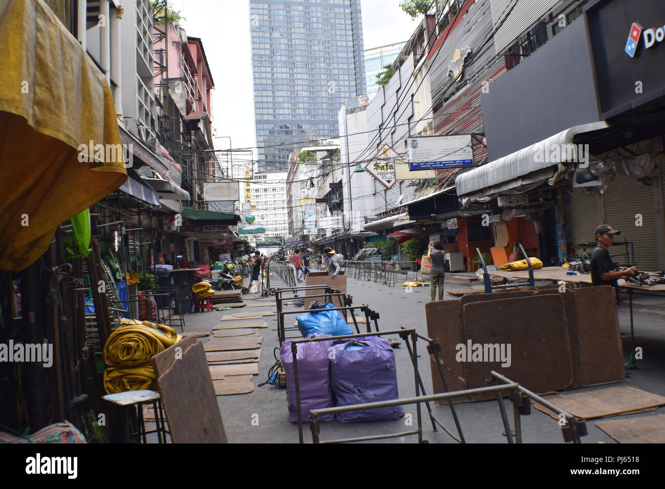 Patpong Night Market Building Up Stock Photo - Alamy