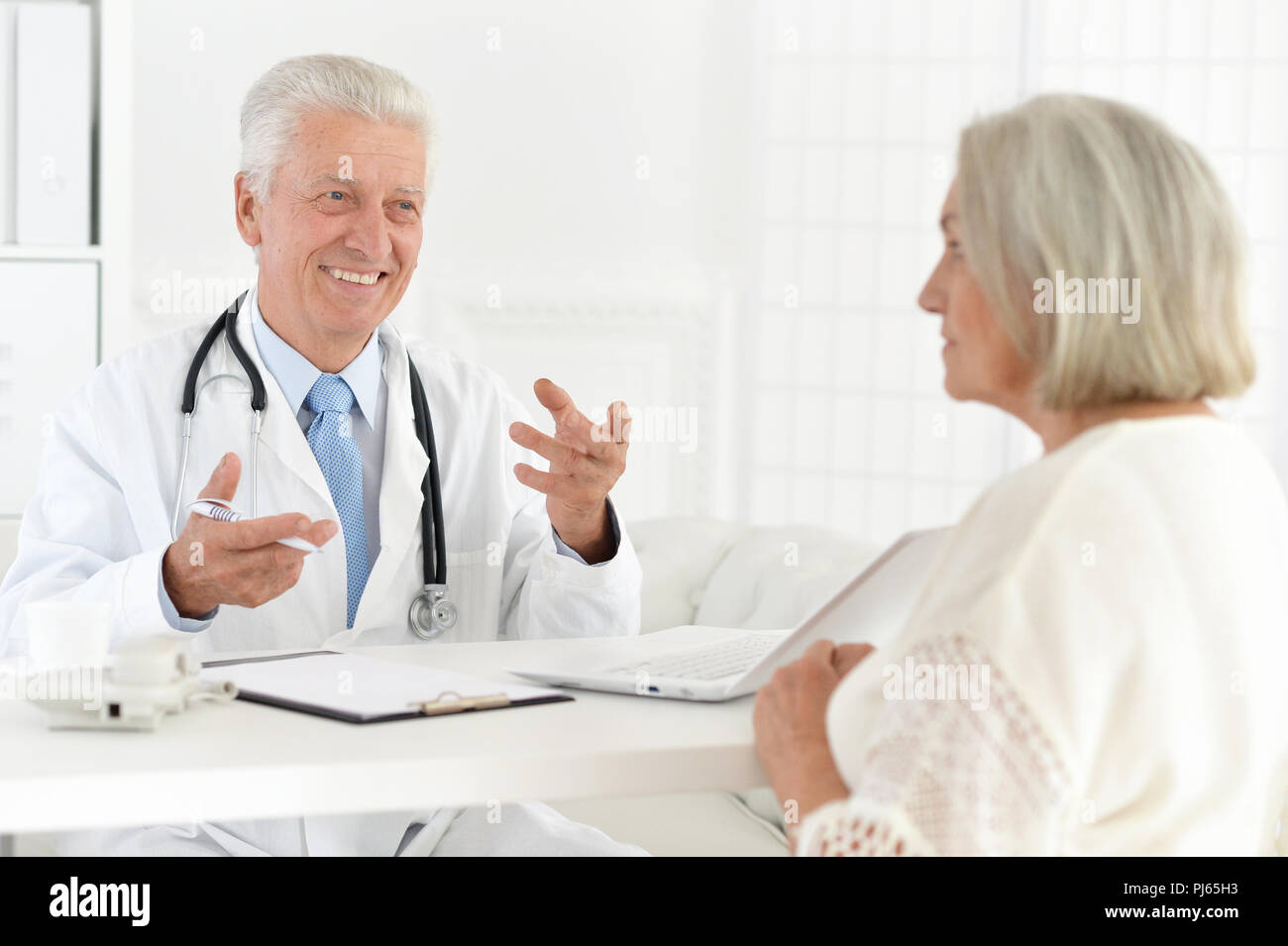 Portrait of senior doctor with a elderly patient Stock Photo - Alamy