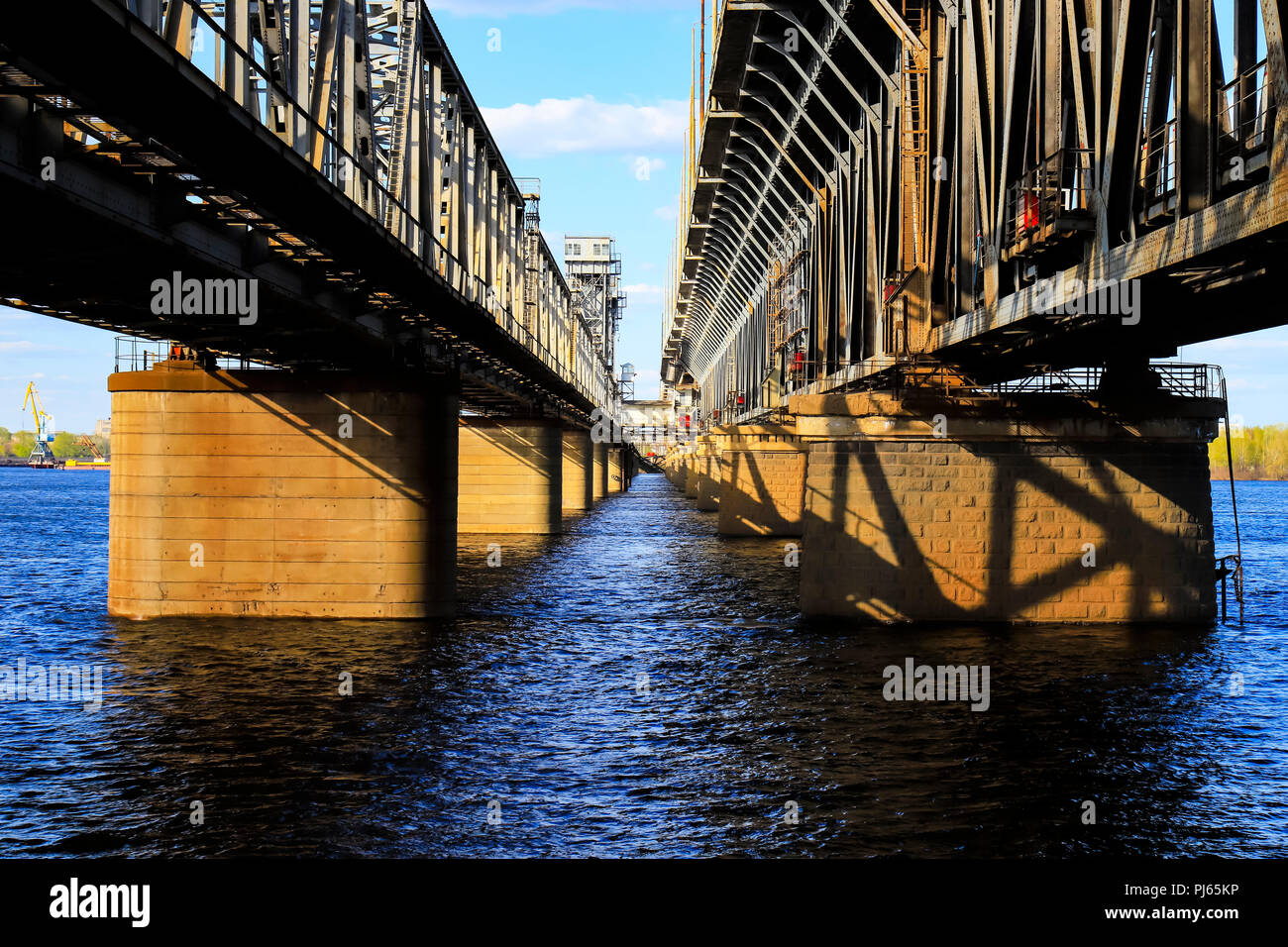 Two tiered bridge hi-res stock photography and images - Alamy