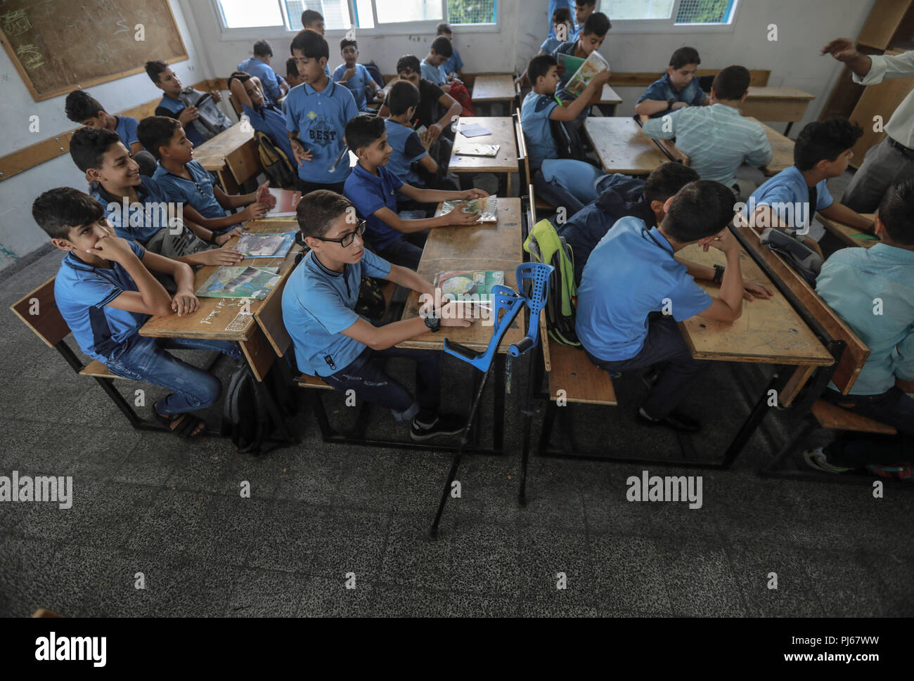 Refugee classroom hi-res stock photography and images - Alamy