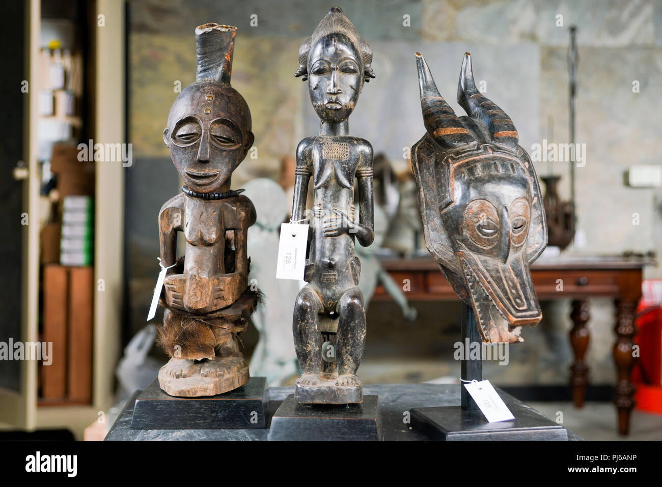 African artefact tribal artefact hi-res stock photography and images ...