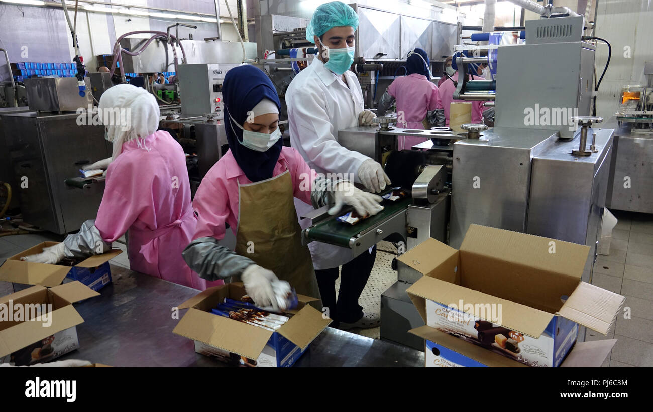 Adra, Syria. 15th Aug, 2018. 15.08.2018, Syria, Adra: Workers produce ...