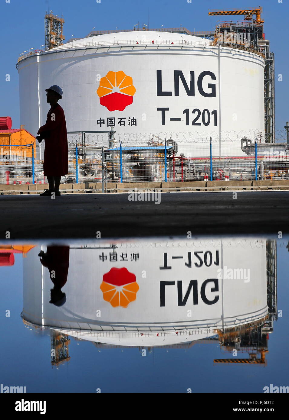 Lng terminal china hi-res stock photography and images - Alamy