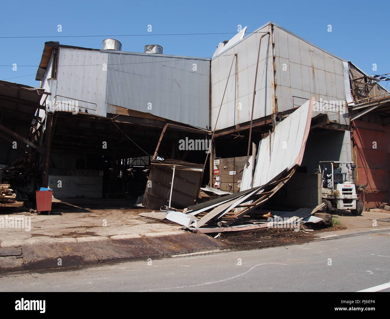 Suminoe-ku, Osaka city, Japan. 5th Sep, 2018. Debris is seen in Osaka ...