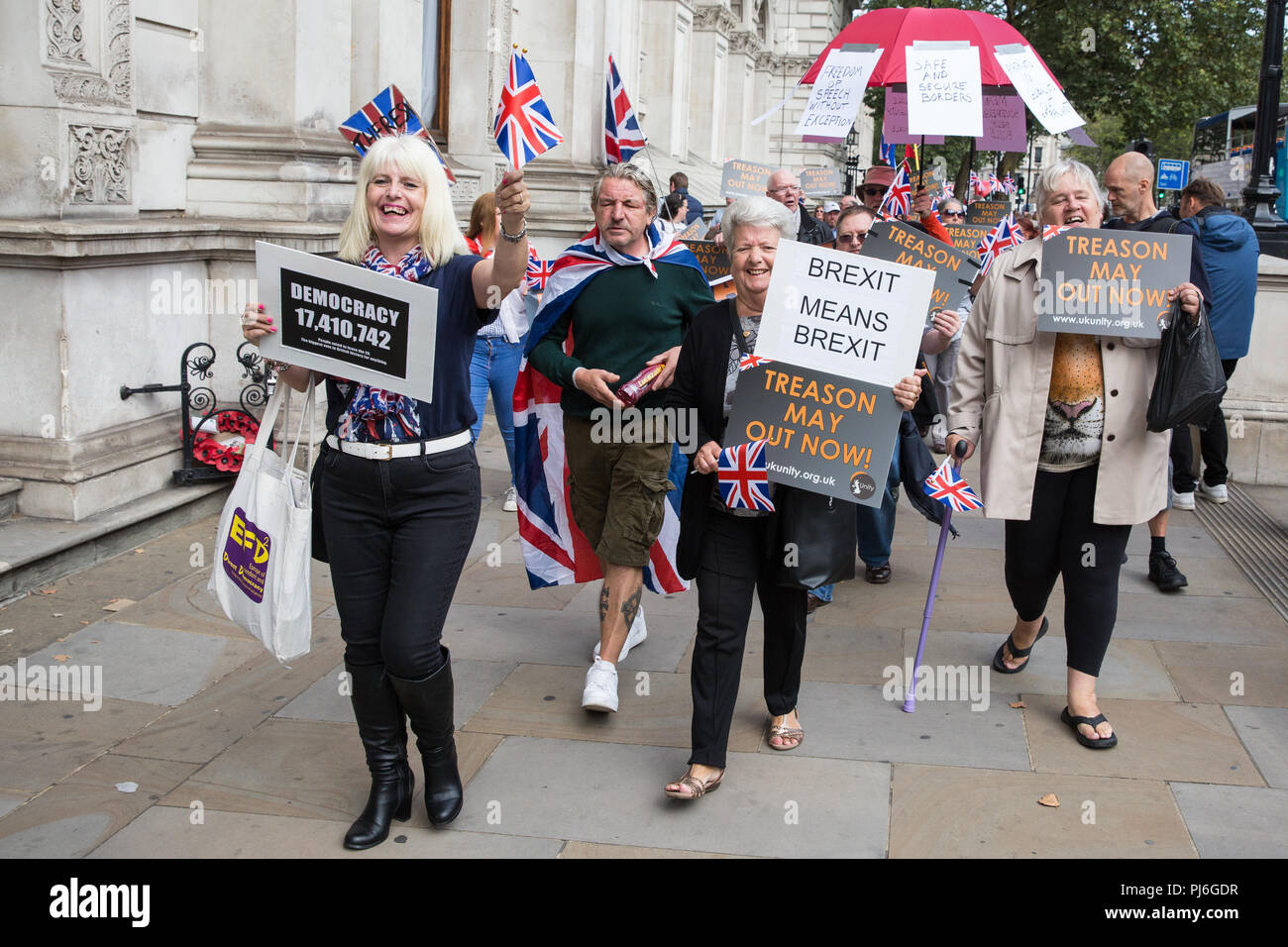 London, UK. 5th September, 2018. Pro-Brexit activists from UK Unity ...