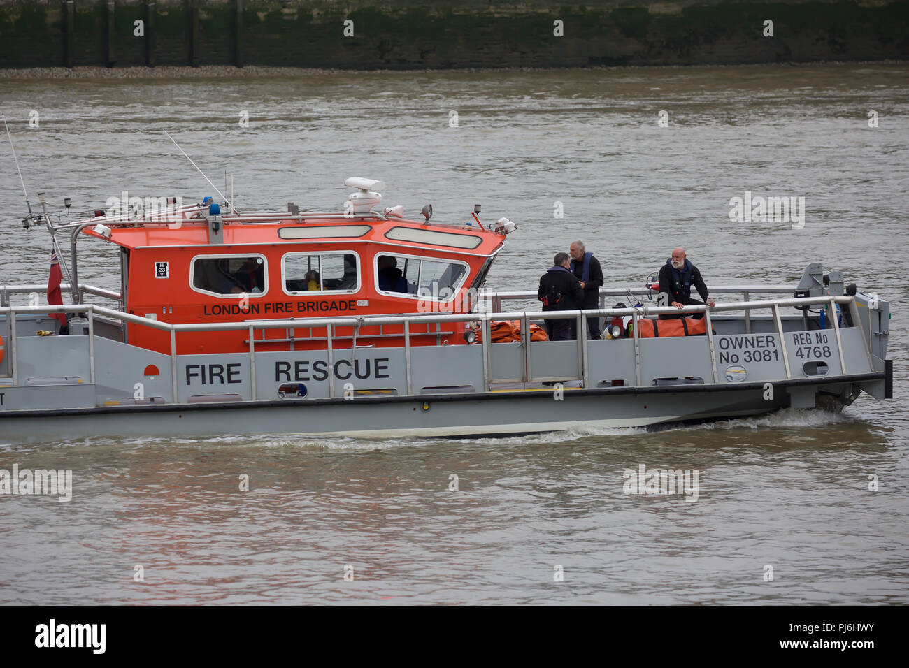 London fire bridge rescue boat hi-res stock photography and images - Alamy