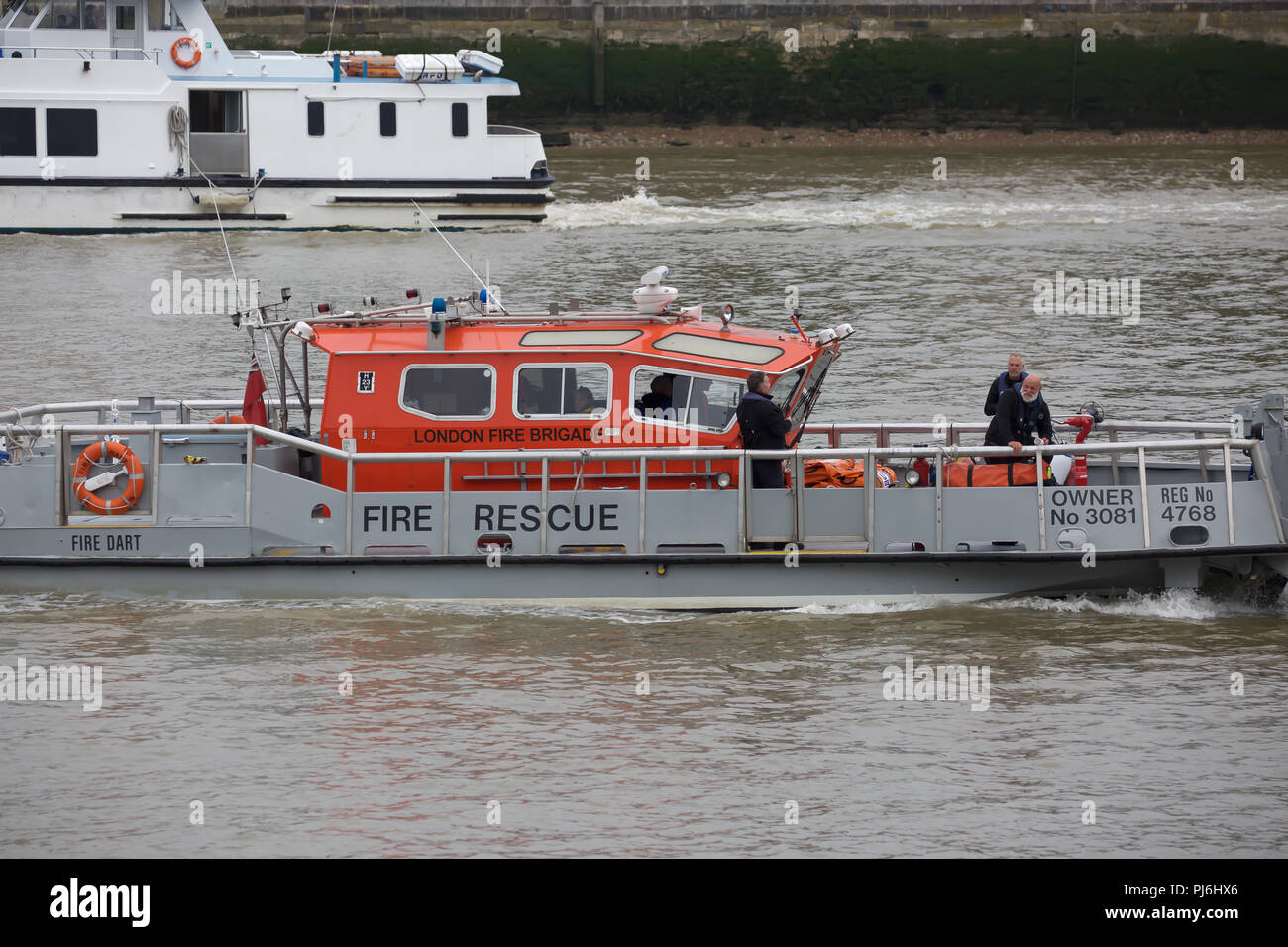 London fire bridge rescue boat hi-res stock photography and images - Alamy