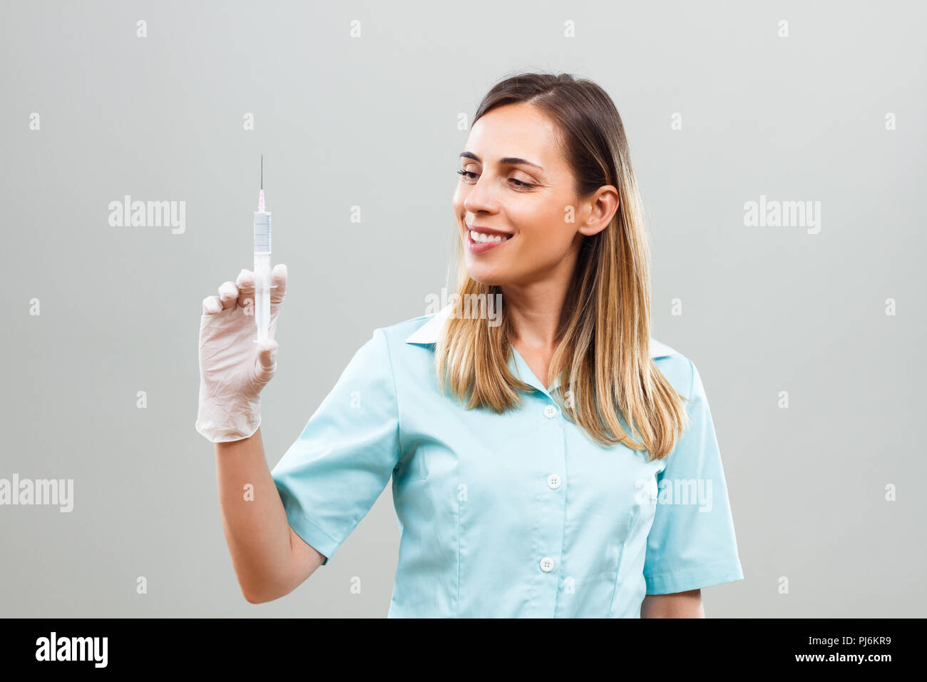 Portrait of nurse holding injection Stock Photo - Alamy