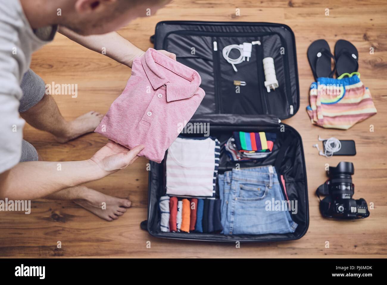 Packing suitcase hi-res stock photography and images - Alamy