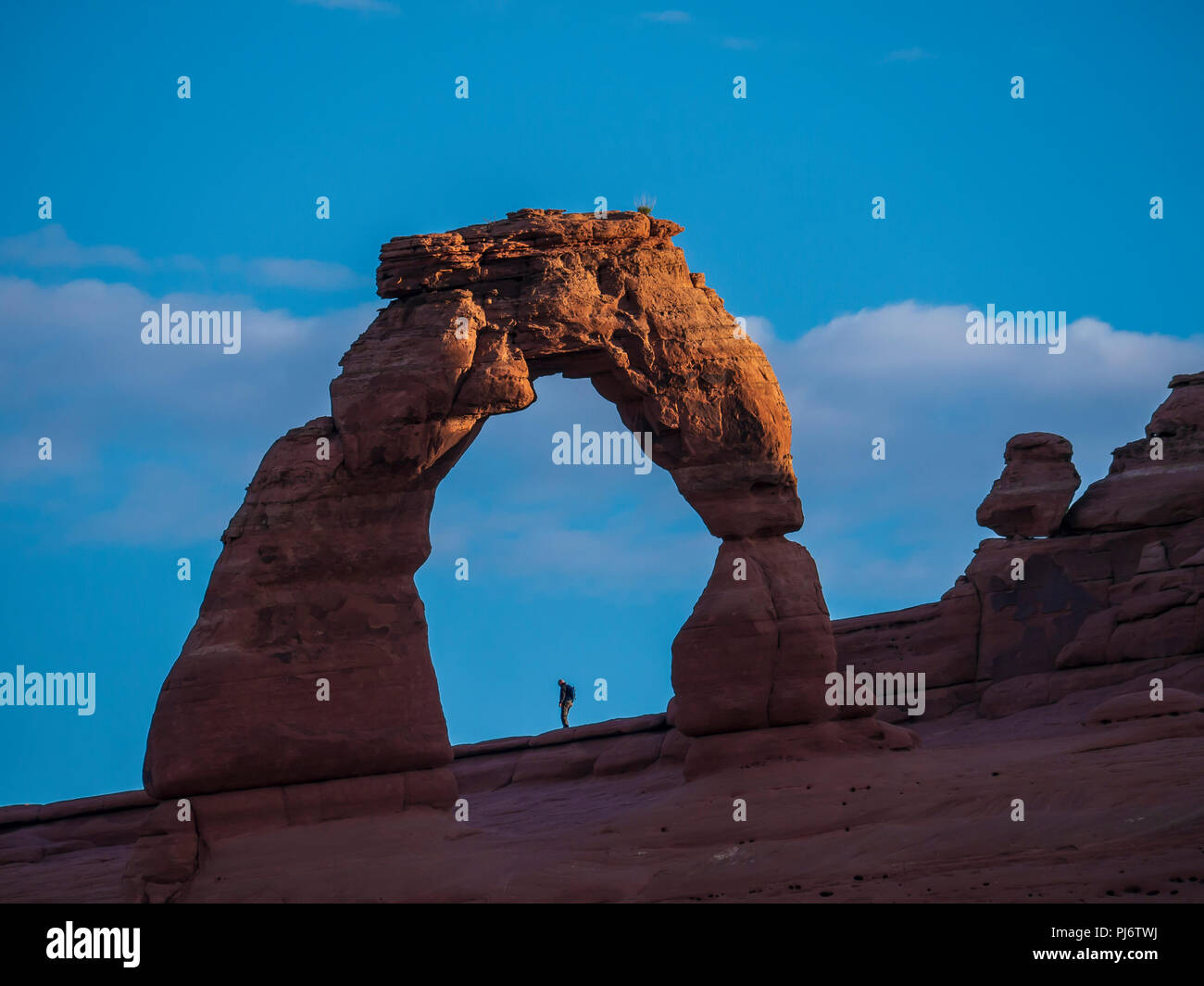 Delicate Arch at sunrise from Upper Delicate Arch Viewpoint, Arches ...