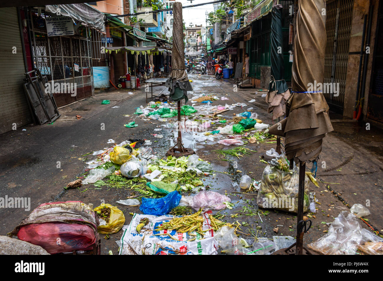 Dirty streets hi-res stock photography and images - Alamy