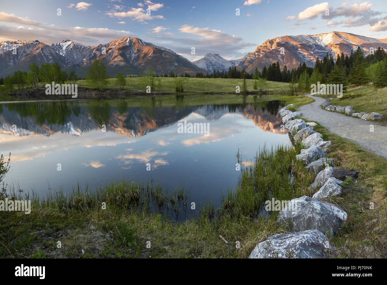 Alberta foothills hi-res stock photography and images - Alamy