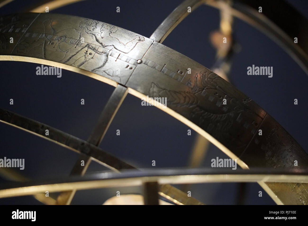 Astrolabe arabic hi-res stock photography and images - Alamy