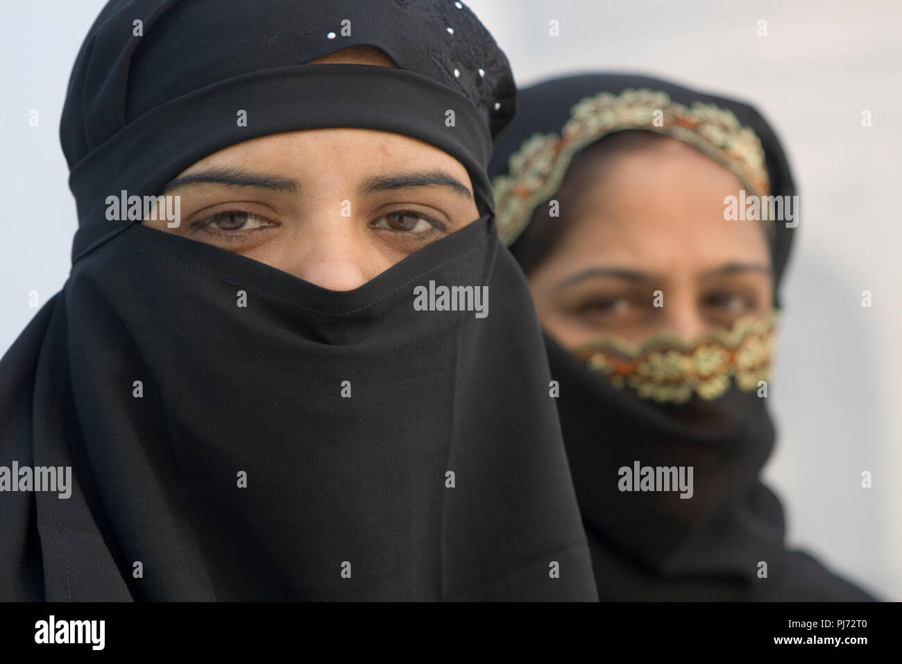 India woman burka hi-res stock photography and images - Alamy