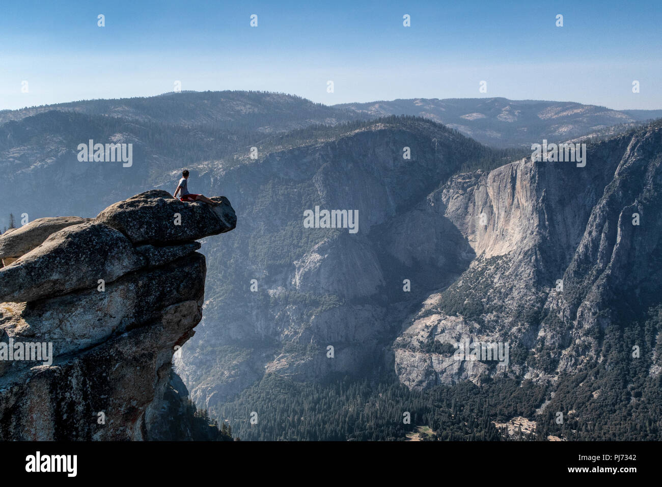 Overhanging Cliffs Stock Photos & Overhanging Cliffs Stock Images - Alamy