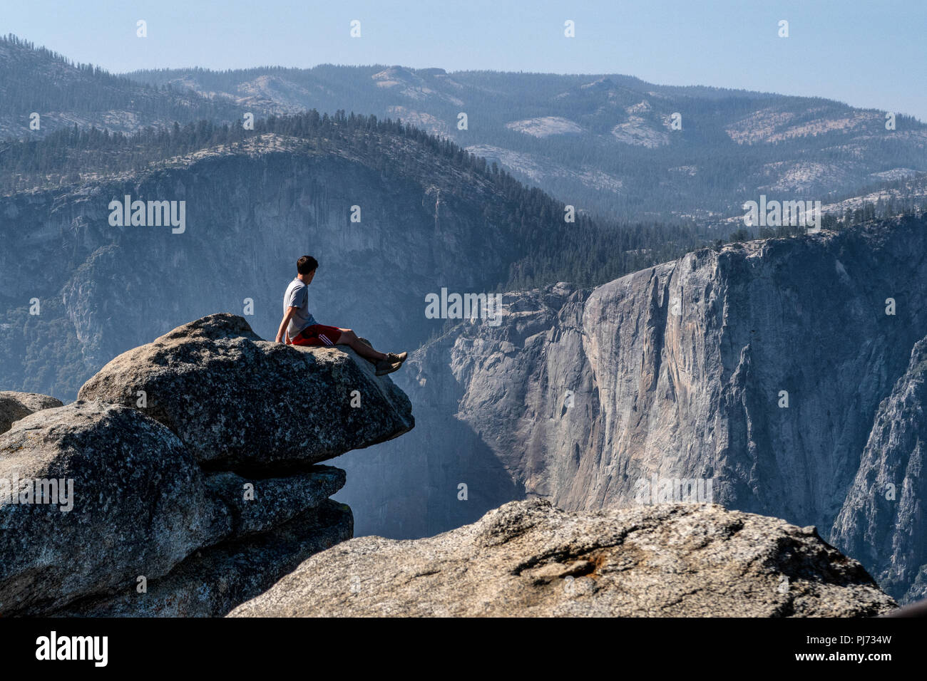 Overhanging Cliffs Stock Photos & Overhanging Cliffs Stock Images - Alamy