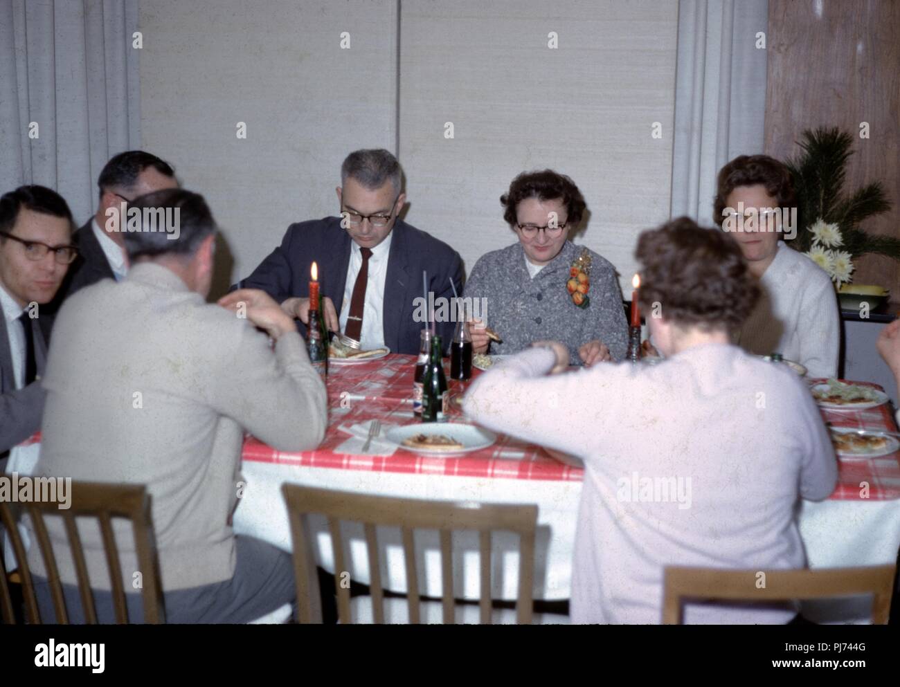 Vintage christmas dinner hi-res stock photography and images - Alamy