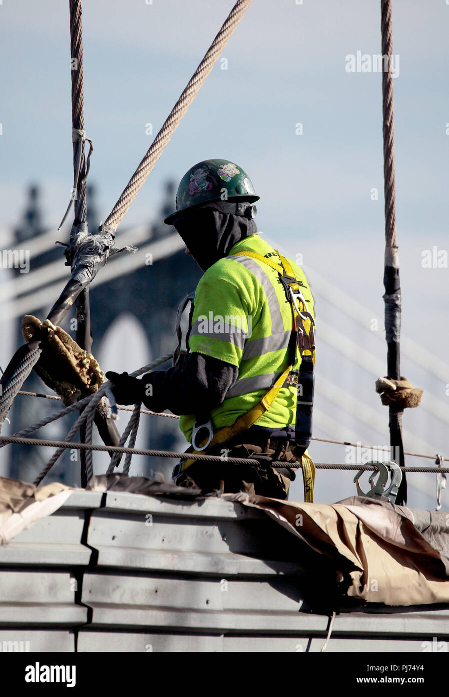 Brooklyn bridge construction workers hi-res stock photography and ...