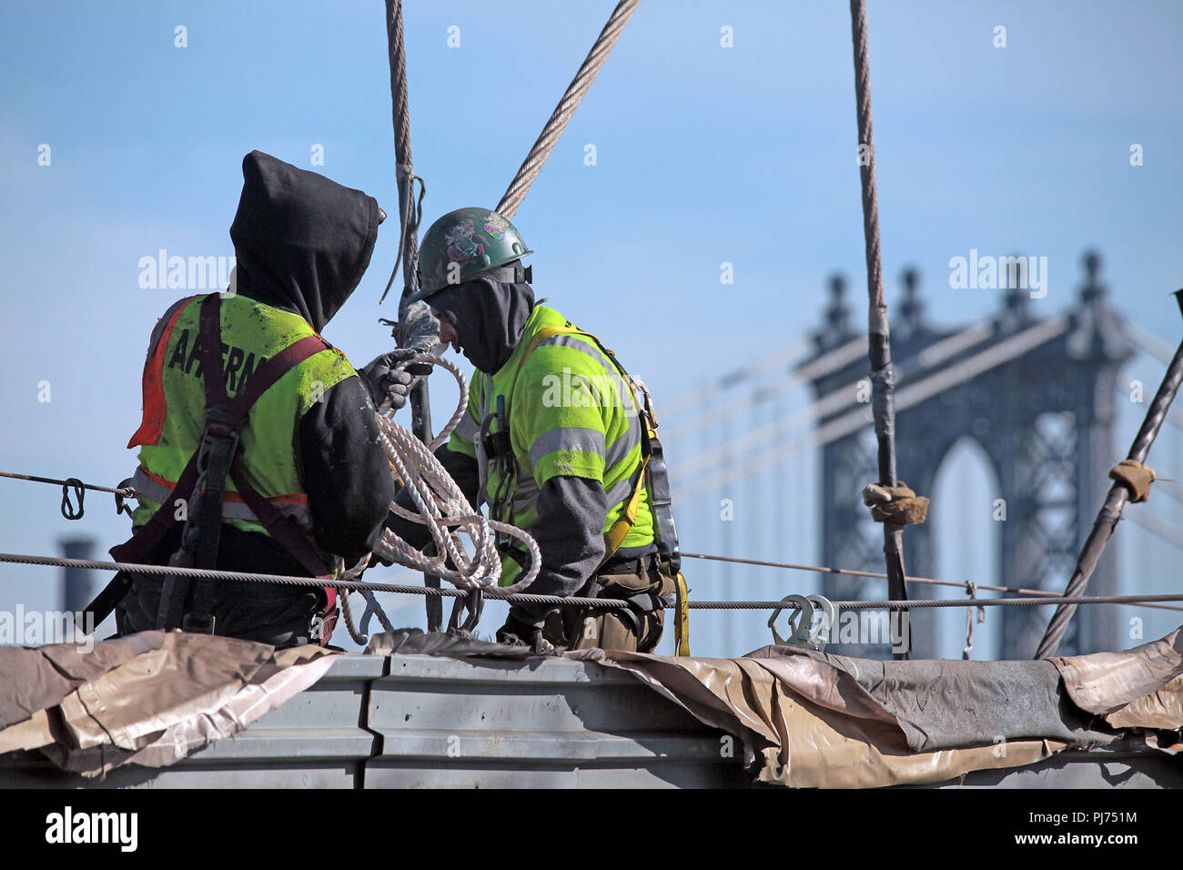 Brooklyn bridge construction workers hi-res stock photography and ...