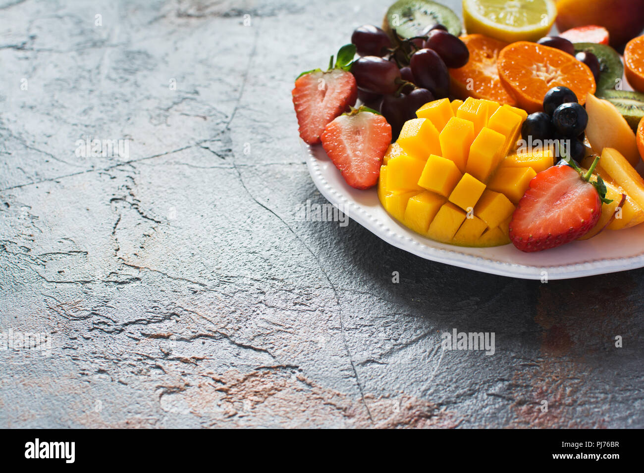 Tropical sliced fruit platter hi-res stock photography and images - Alamy