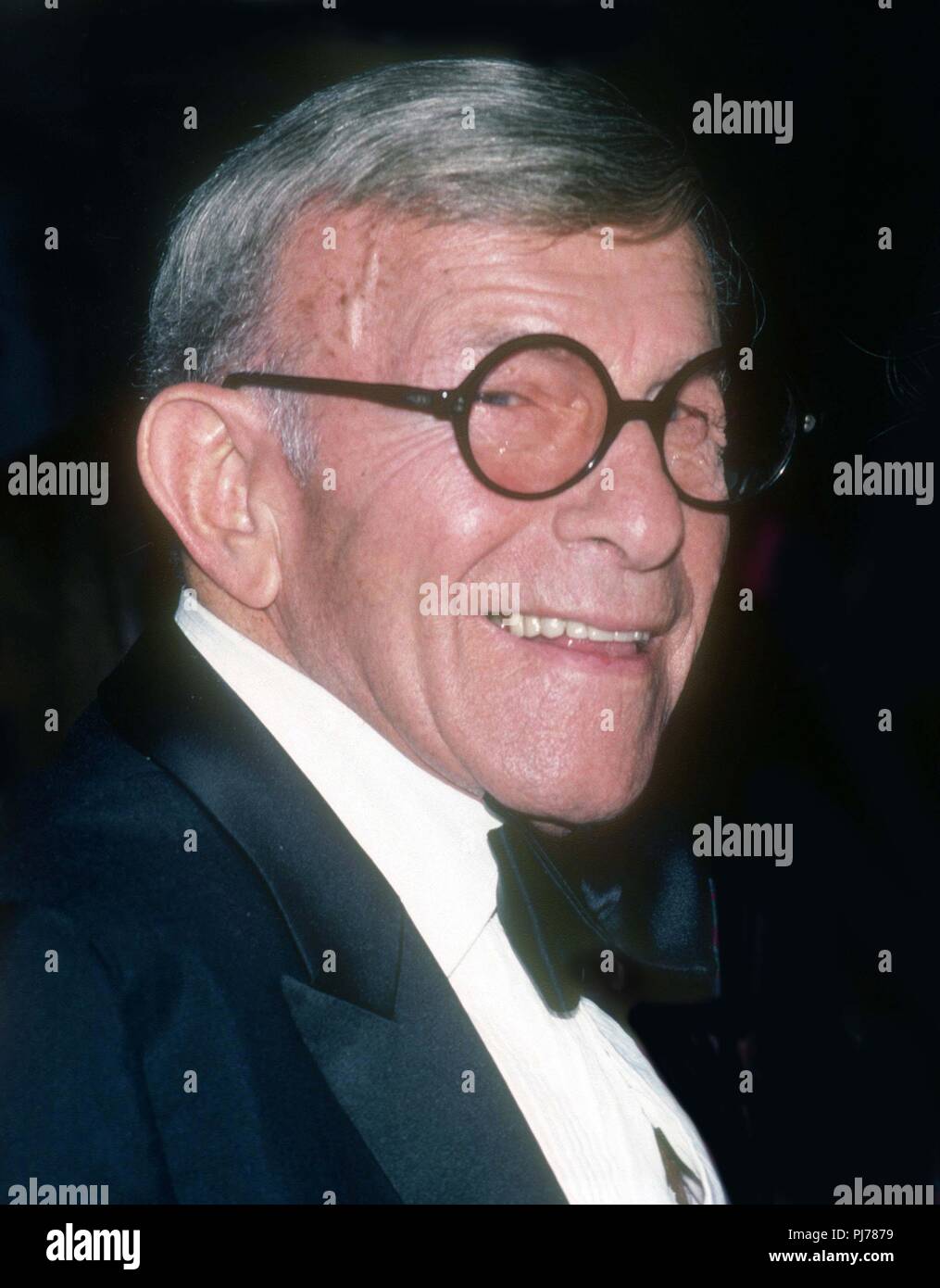 George burns 1985 hi-res stock photography and images - Alamy