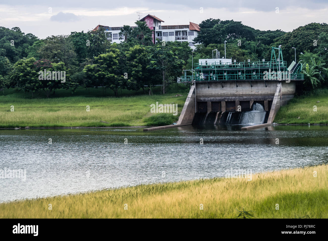 Floodgates open on concrete river dam Stock Photo - Alamy