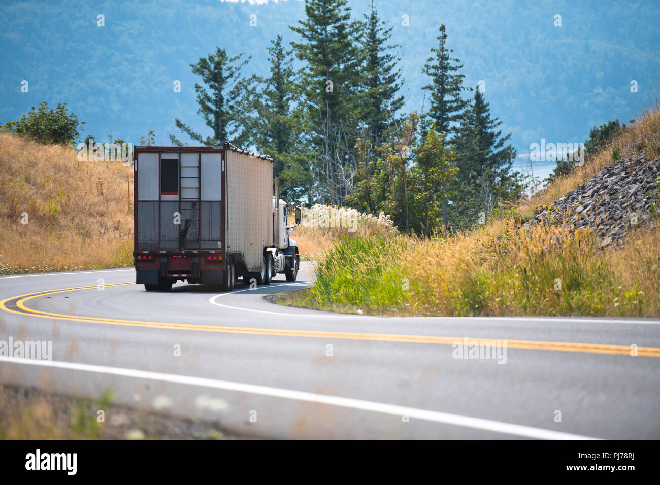 Bulk trailer hi-res stock photography and images - Alamy