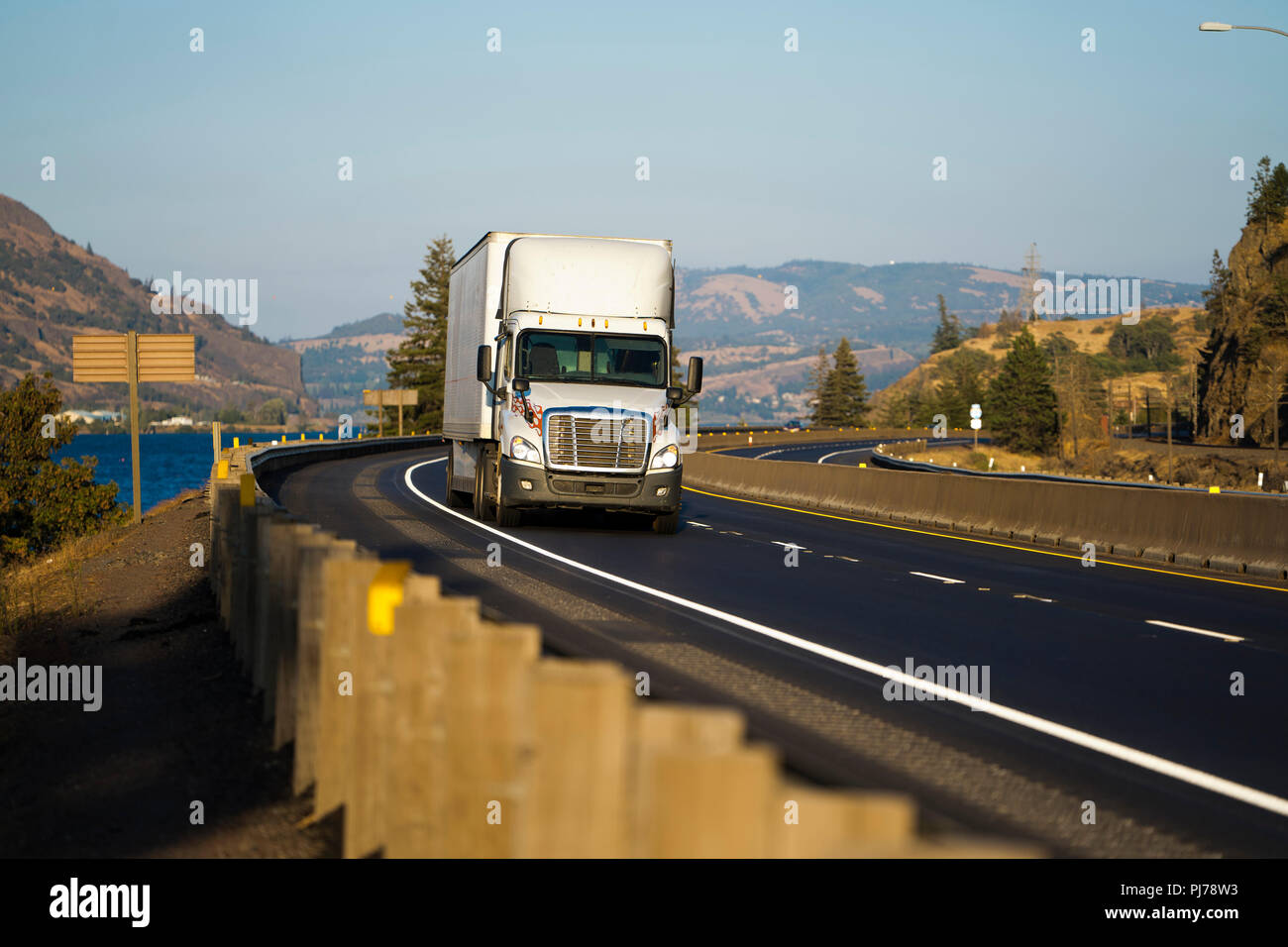 Tractor trailer turn hi-res stock photography and images - Alamy