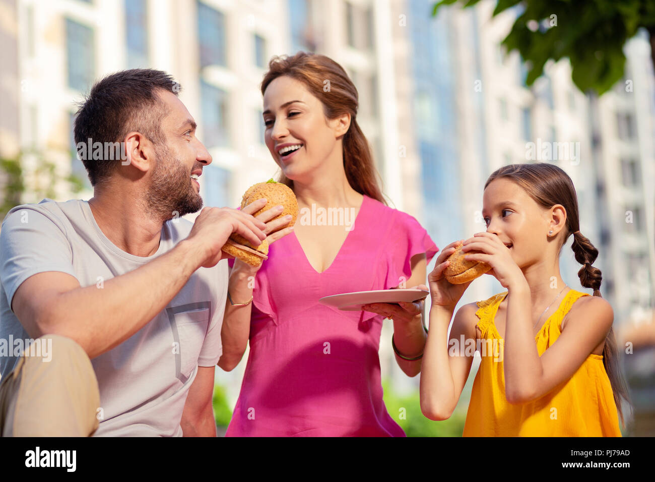 Joyful family picnic hi-res stock photography and images - Alamy