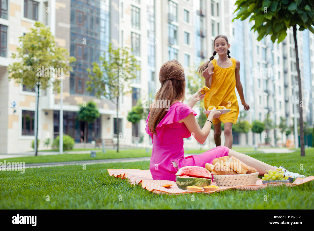 Girl running mom hi-res stock photography and images - Alamy