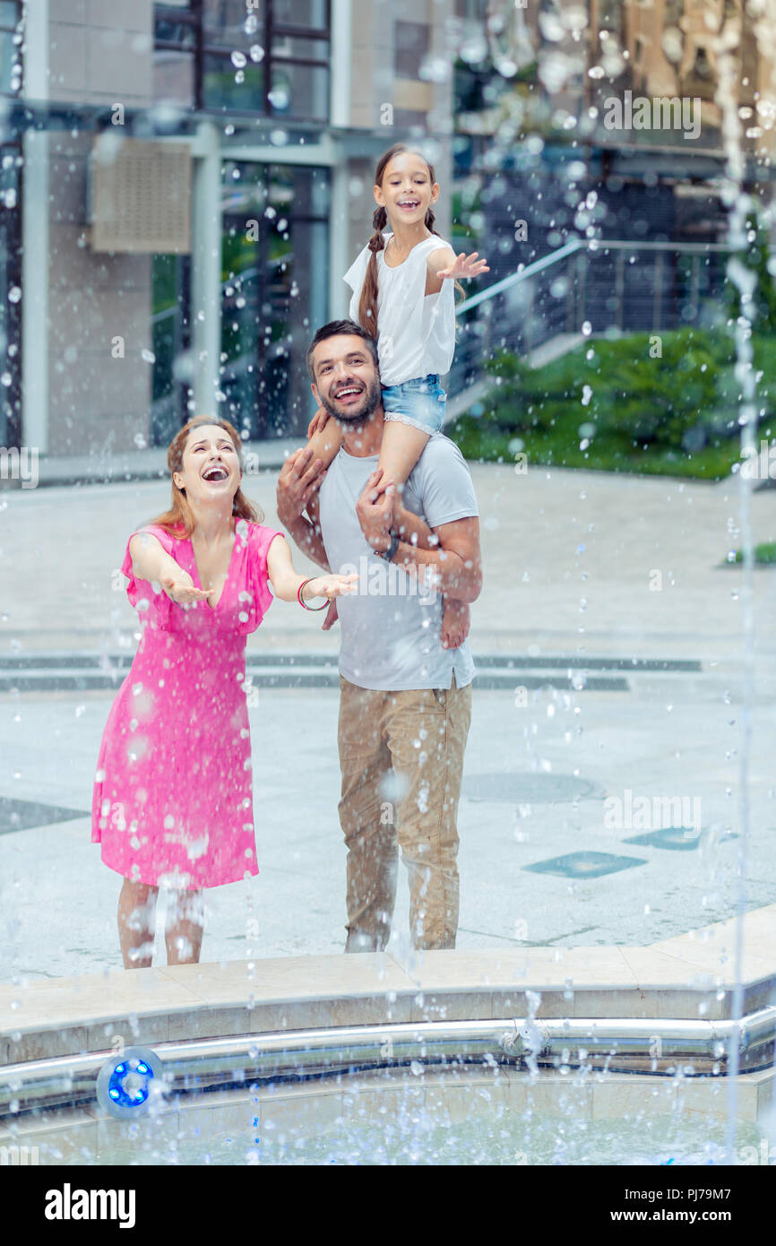 Family neighbourhood hi-res stock photography and images - Alamy