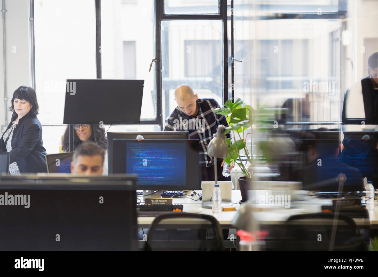 Open plan office hi-res stock photography and images - Alamy