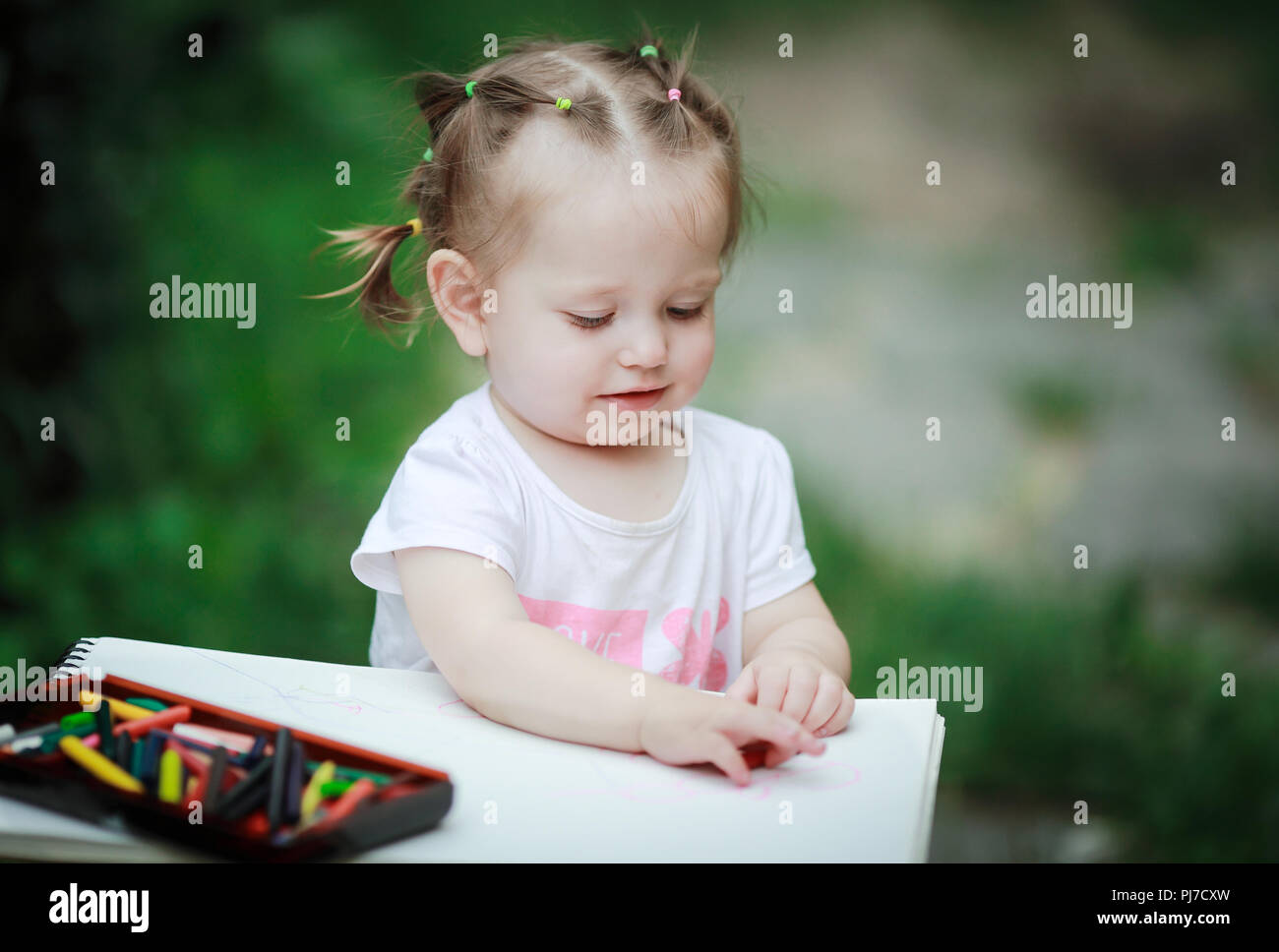 The girl is drawing Stock Photo - Alamy
