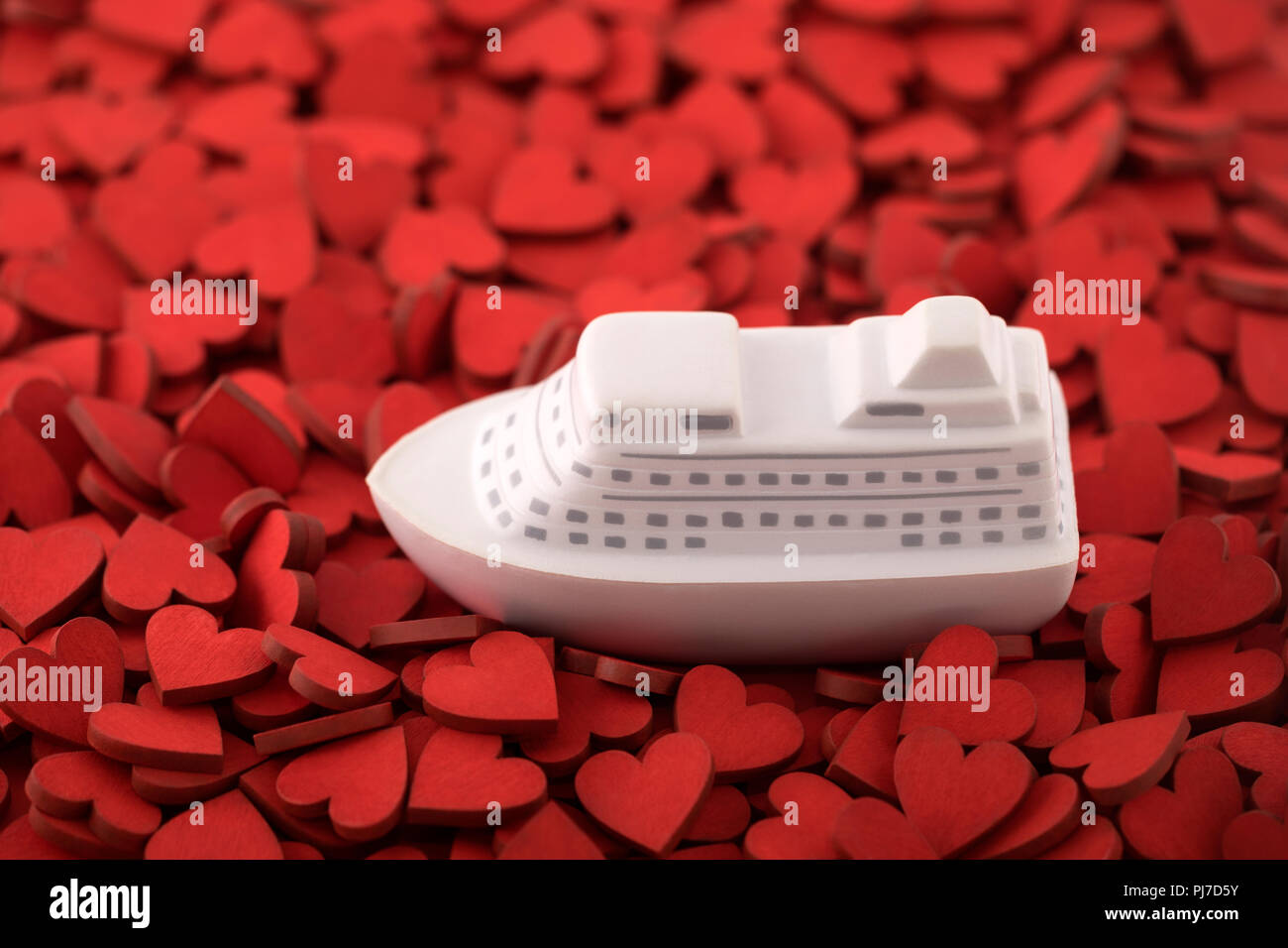Red cruise ship hi-res stock photography and images - Alamy