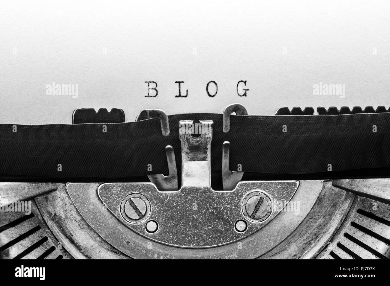 Blog typed on a vintage typewriter Stock Photo - Alamy