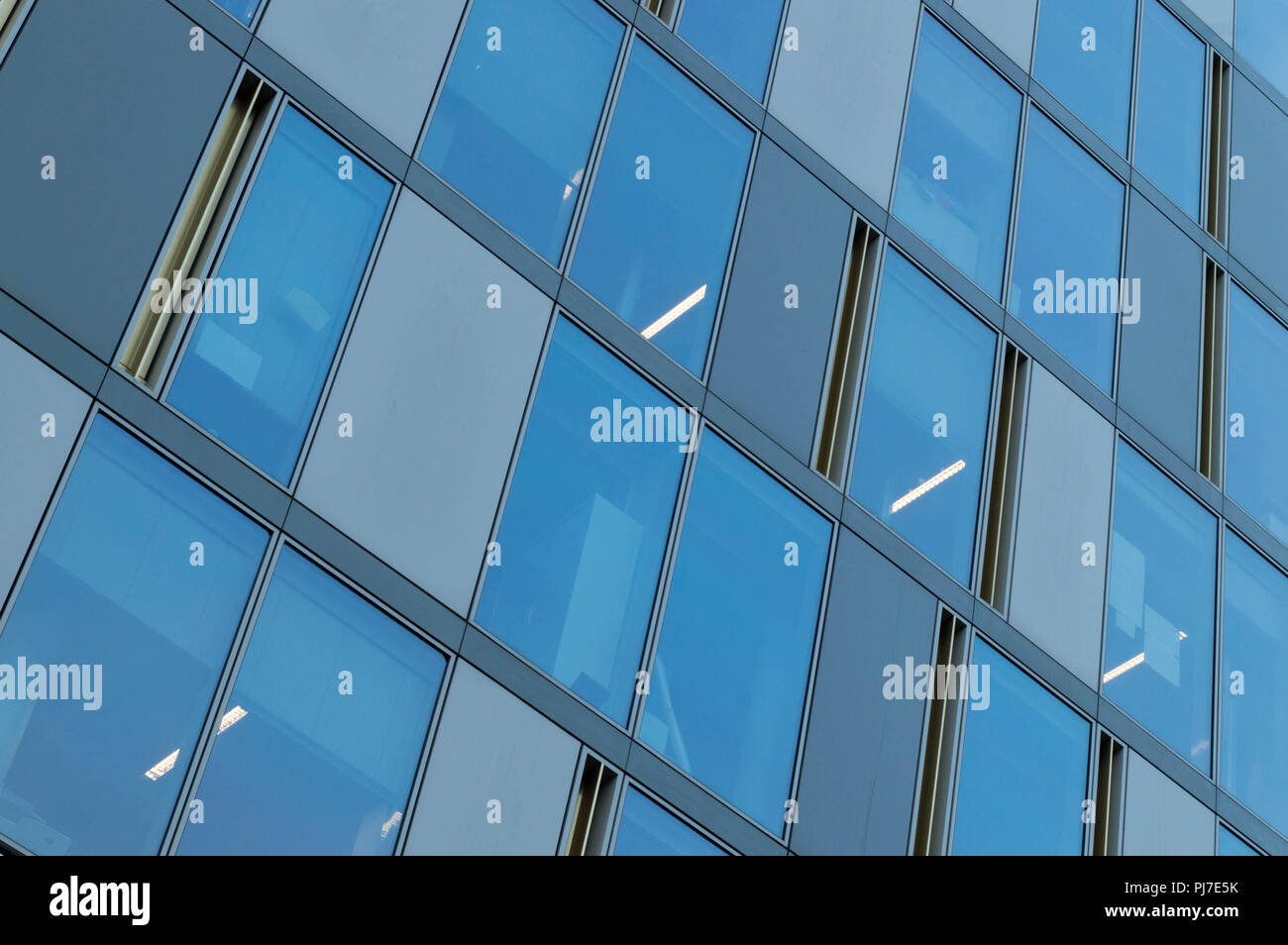 Dynamic architecture hi-res stock photography and images - Alamy