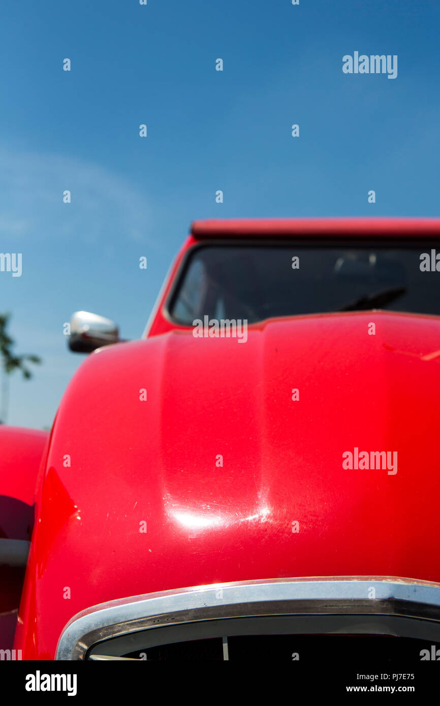 Red citroen 2cv hi-res stock photography and images - Alamy