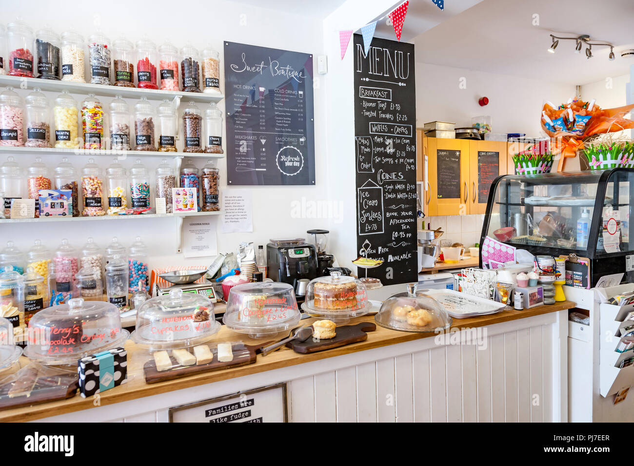 Olde worlde shop hi-res stock photography and images - Alamy