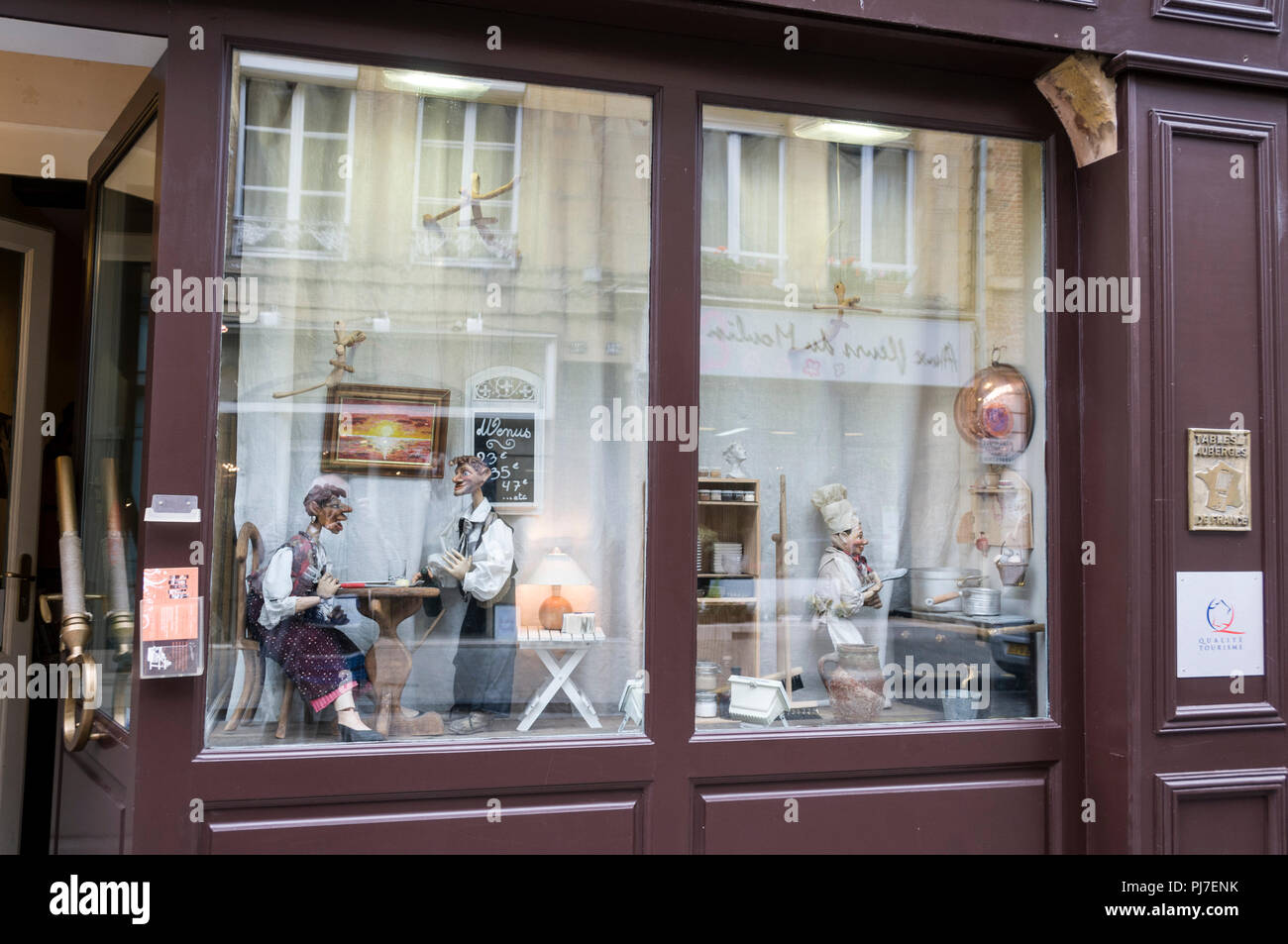 Restaurant window display hi-res stock photography and images - Alamy