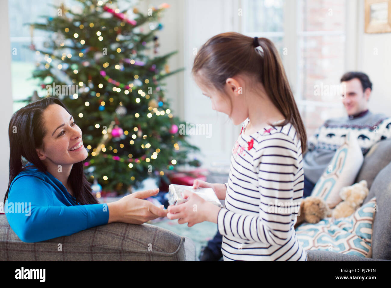 smiling father and daughter opening gift box Stock Photo - Alamy