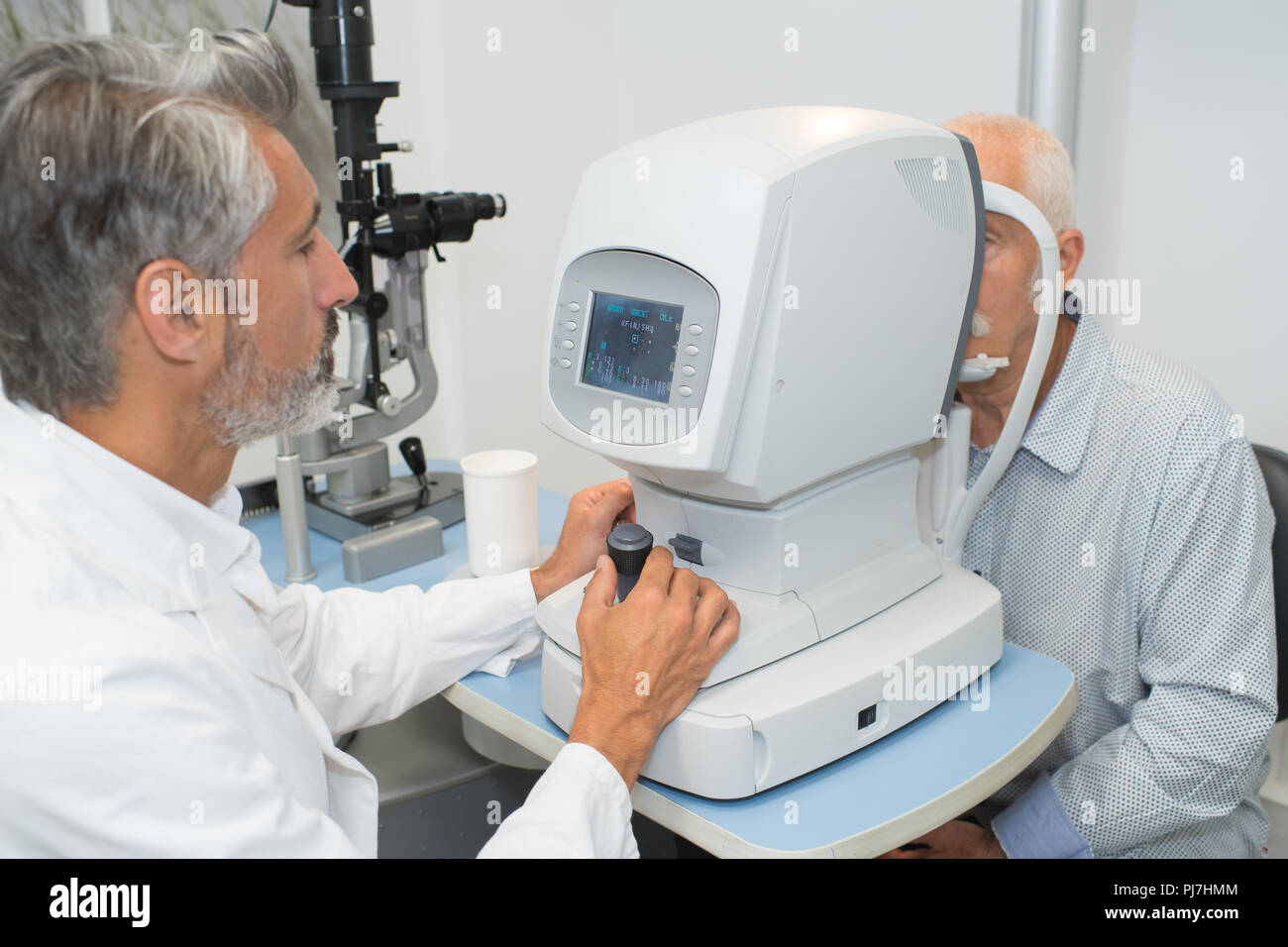 Senior man having eye test Stock Photo - Alamy